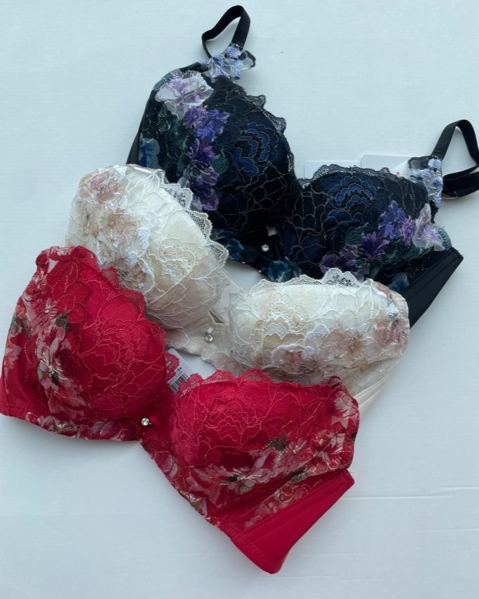 【福岡ソラリアステージ店】 WACOALハグするブラ入荷しました！ - 日本最大級の水着が揃うAi（アイ）スクウェア